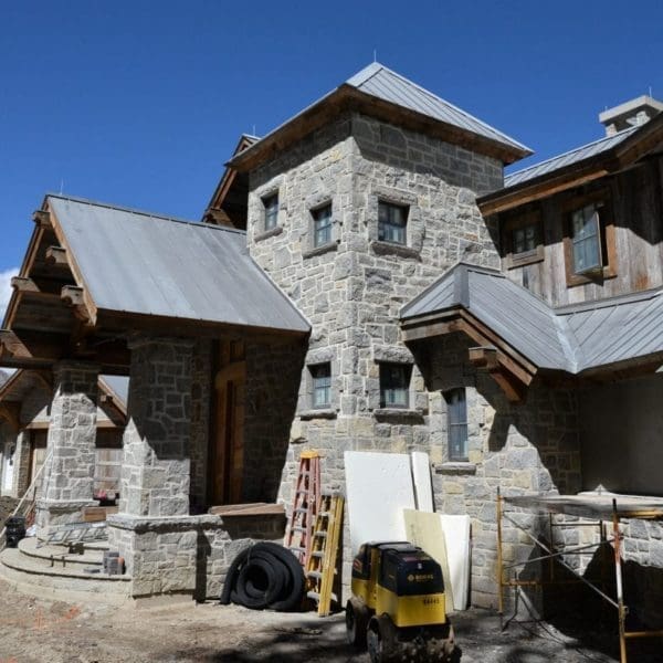 Charcoal Bluff - Natural Thin Stone Veneer | Quarry Mill