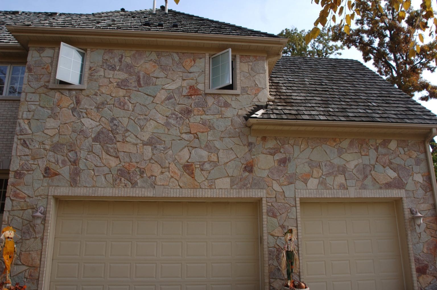 Maricopa Dolomitic Limestone Real Thin Veneer Garage Siding | Quarry Mill
