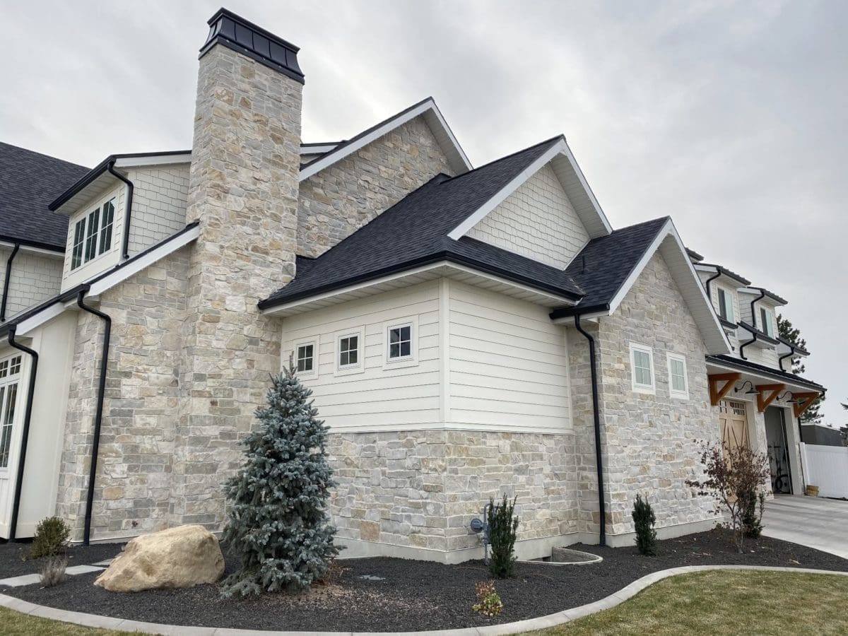 Roanoke Natural Thin Stone Veneer Home Exterior White Mortar | Quarry Mill