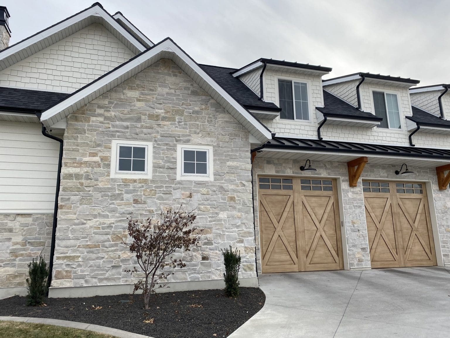 Roanoke Neutral Ashlar Style Real Stone Veneer | Quarry Mill