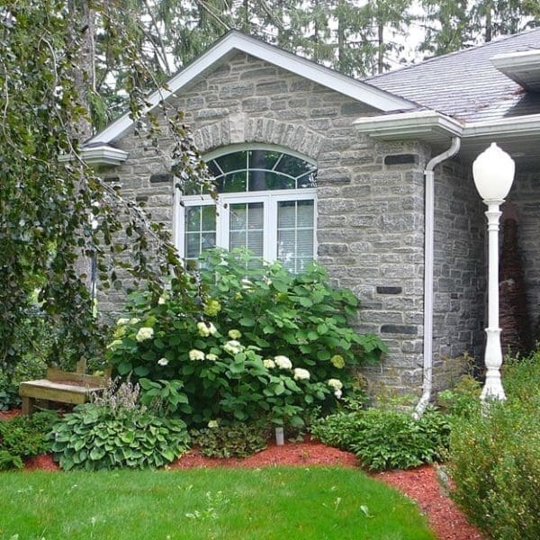 Seaside Classic Tumbled Granite Thin Stone Veneer | Quarry Mill