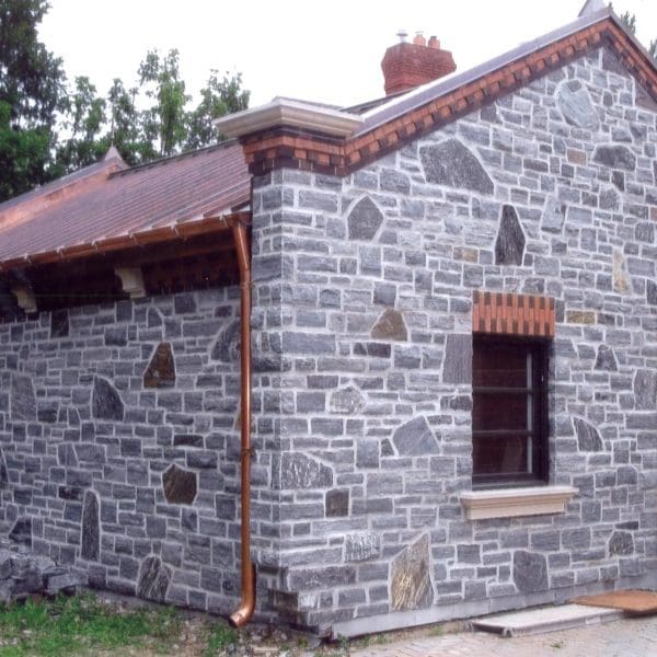 Timmins Fieldledge Style Granite Natural Stone Veneer | Quarry Mill