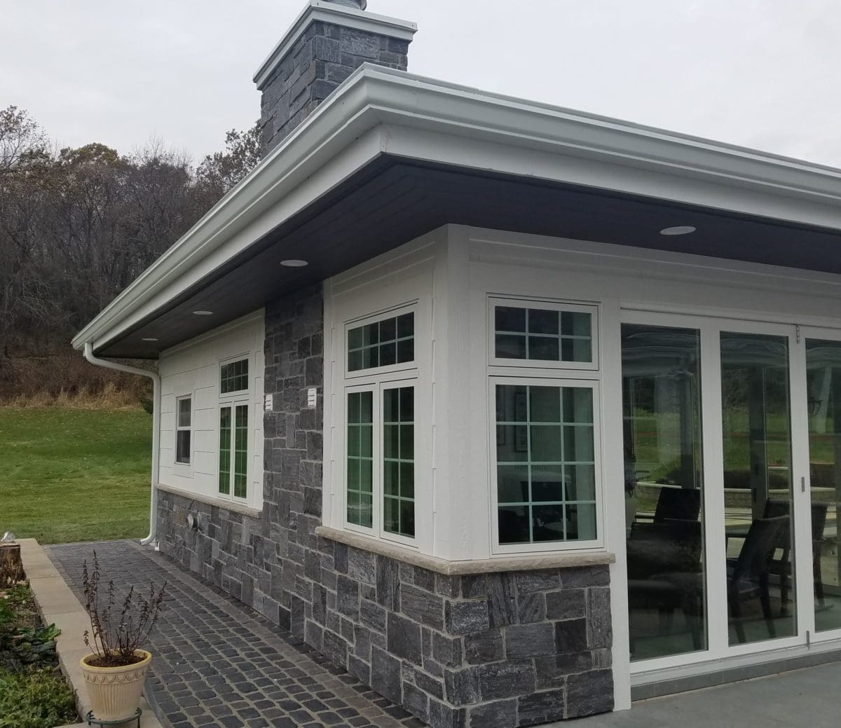 Bar Harbor Dark Castle Rock Style Natural Quartzite Stone Veneer