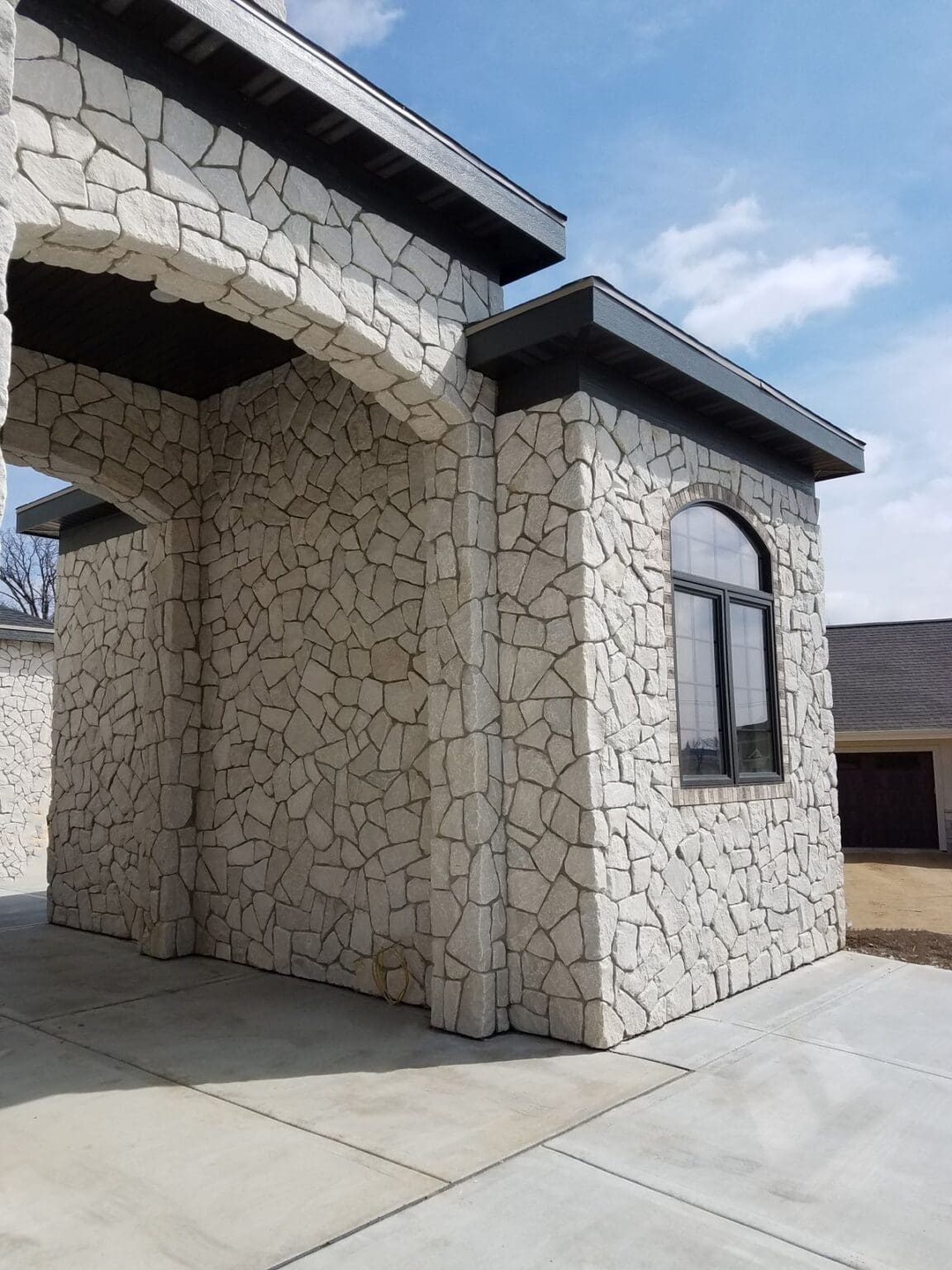 Winter Hills Tumbled White Mosaic Style Real Stone Veneer | Quarry Mill
