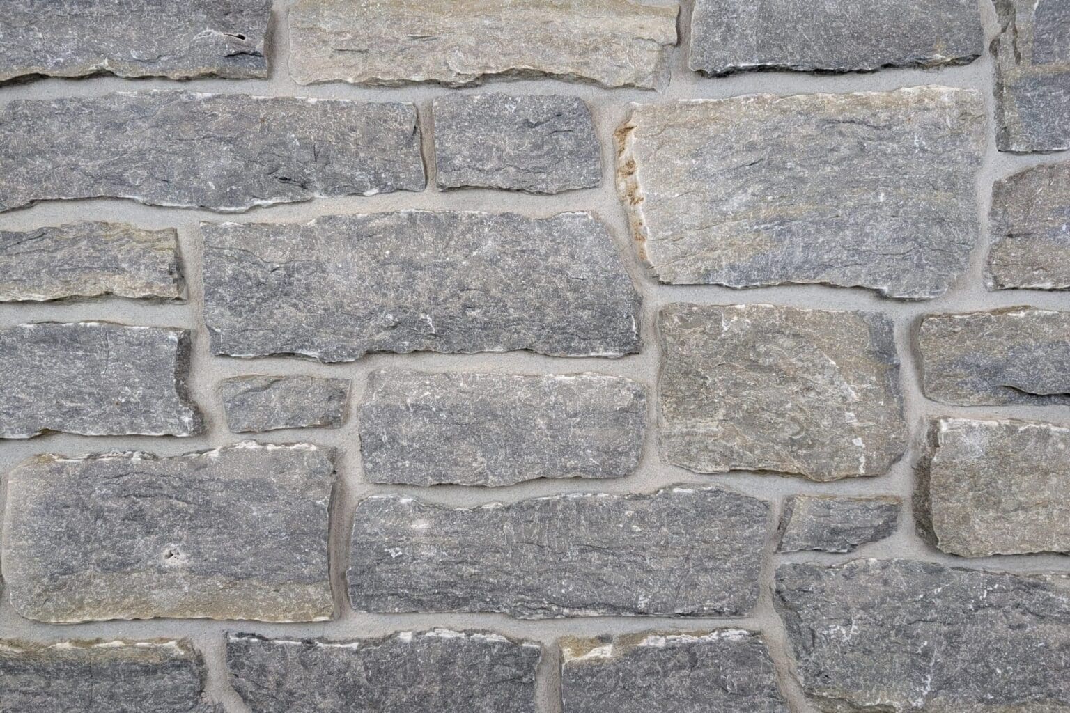Larchmont Gray Split Face Natural Thin Stone Veneer | Quarry Mill