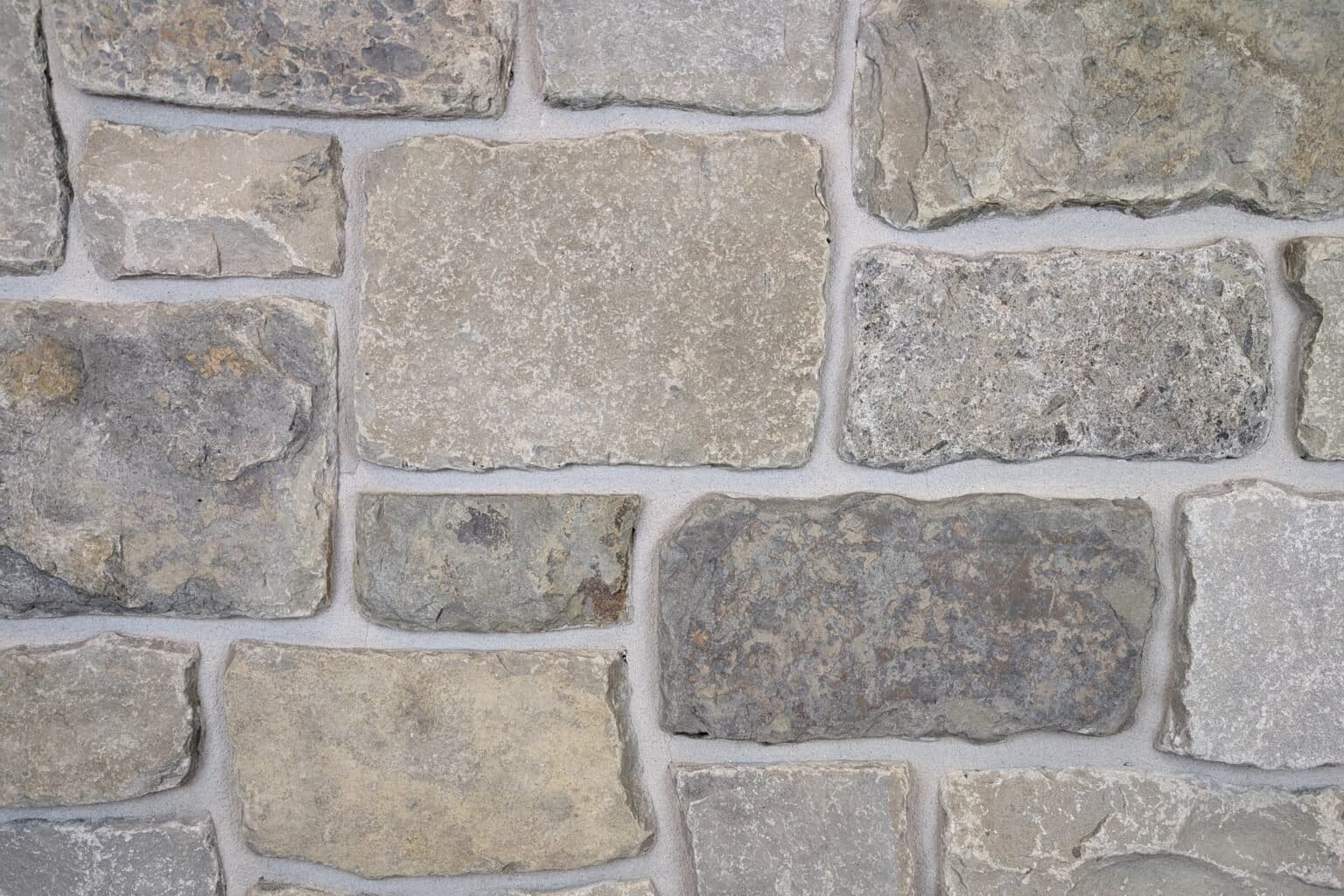 Minnetonka Earth Tone Tumbled Natural Thin Stone Veneer | Quarry Mill